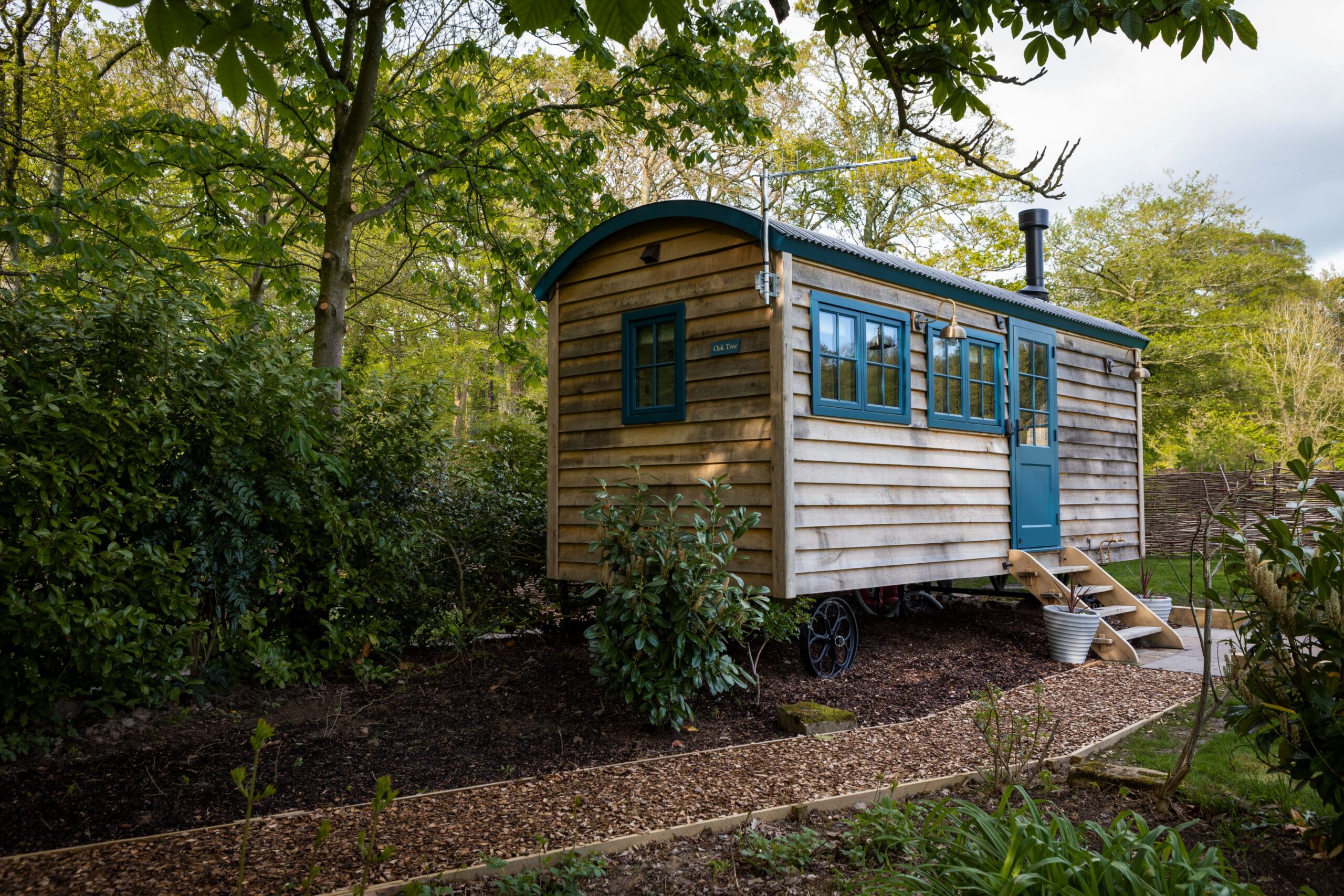Oak Tree Shepherd's Hut, Baslow Self Catering Accommodation ...